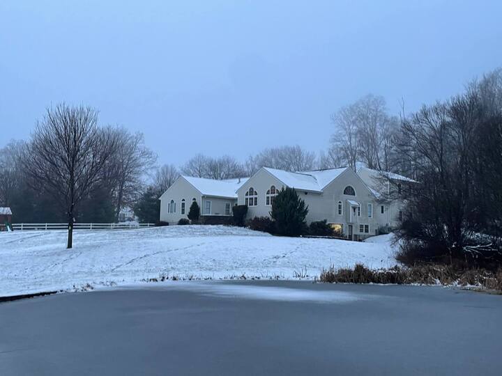 Charming Countryside Retreat W/ Pool & Theater - Lake Quassapaug, CT