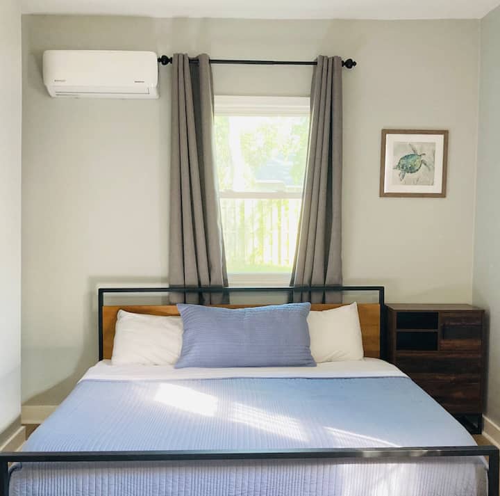 Little Blue | Cozy Duplex Cottage For Two - Savannah