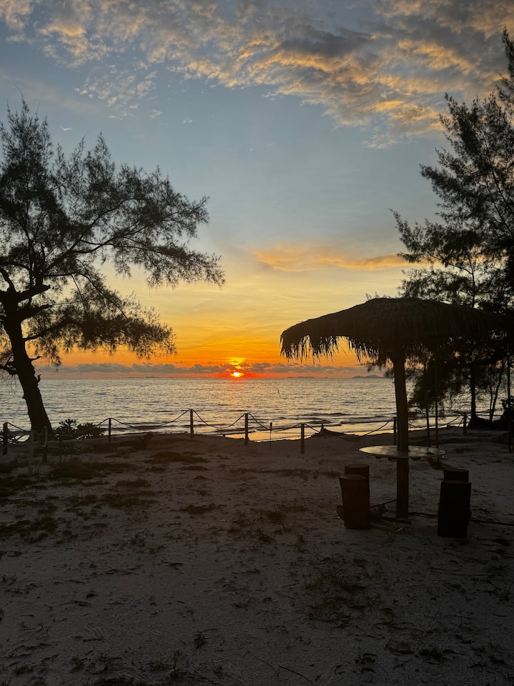 Bungalow On The Beach - Khlong Yai