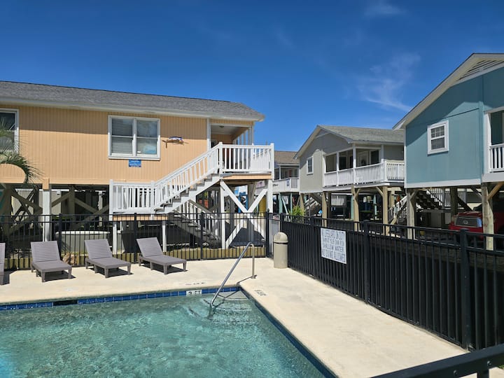 Cottage By The Sea! - Garden City, SC