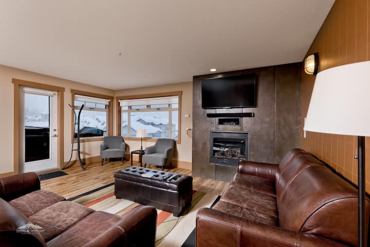 Spacious Condo, 3br W/ Hot Tub! - Big White Ski Resort, BC