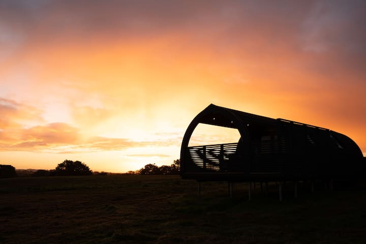 'Hedgehog Nest' Glamping Pod With Hot Tub - England