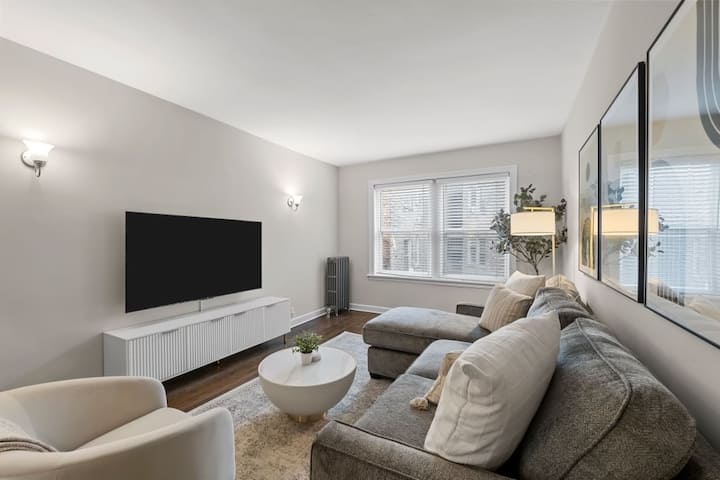 Spectacular 1br|1ba Newly Renovated Lincoln Square - Chicago, IL