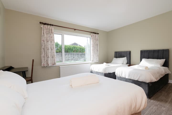 Claddagh Room 4 – Sleeps 4 - Dun Laoghaire