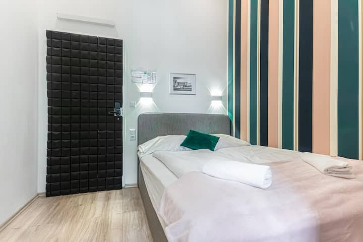 Cozy Double Room W/ Yardview - Perfect Shopping - Wien