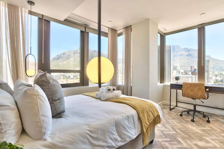 Chic City Center Luxury Apartment - No Power Cuts - Cape Town