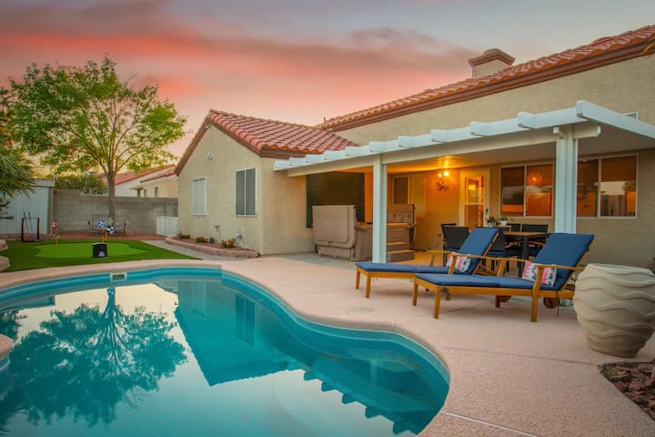 Vegas Getaway W/ Pool, Hot Tub, Golf, & Pool Table - Turquoise Lake, North Las Vegas