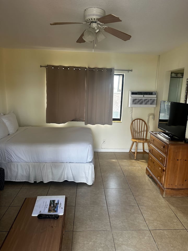 Studio Apartment, Steps From The Beach! - Boca Ratón, FL