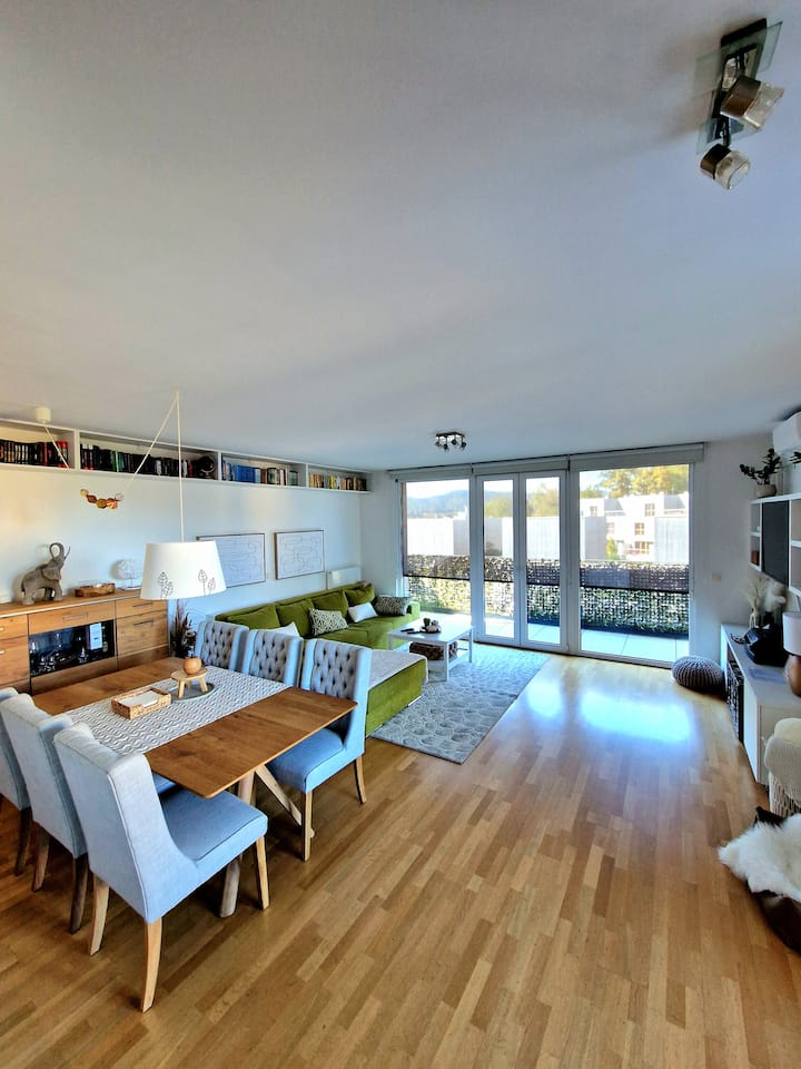 Waldorf Apartment: Penthouse W/terrace &  P Garage - Liubliana