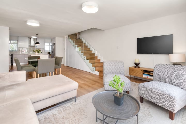 Sunny 2bed2bath -30 Secs To Prom - Camps Bay