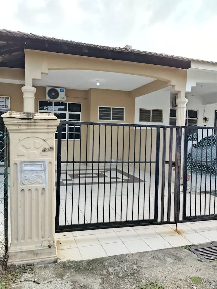 Homestay Taman Delima Paka - Paka