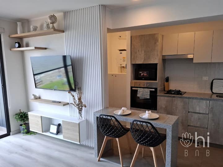 Oceanfront Luxury Suite + Balcony & Gym Access - Pérou