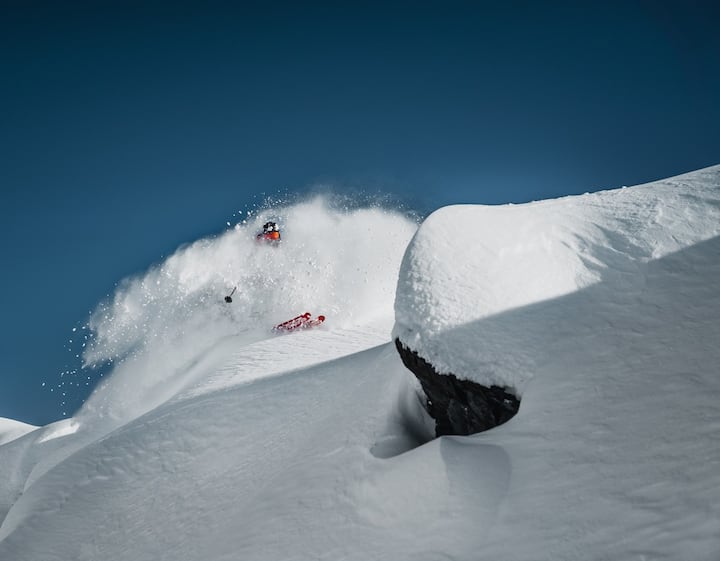 *New Ski-in/ski-out Alpine Condo - Rossland