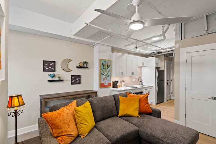 Eclectic Studio Vibes In Downtown Athens - Athens, GA