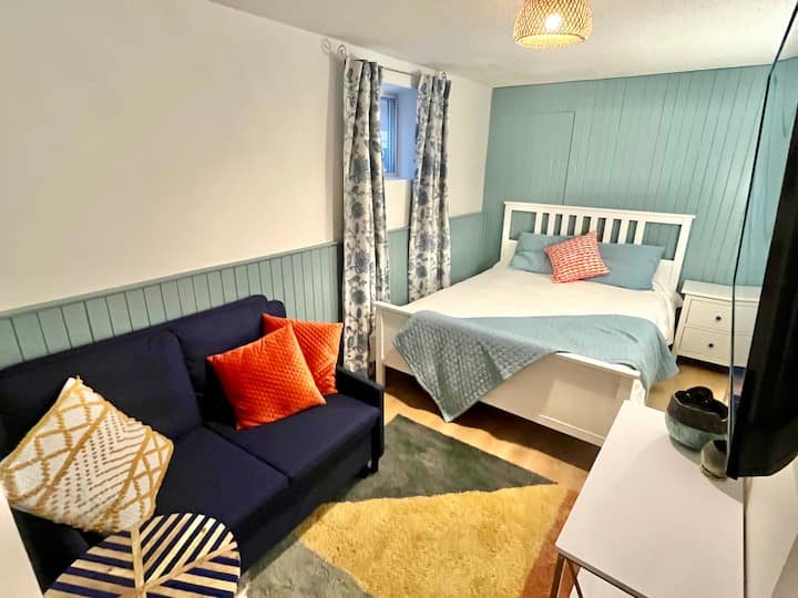 Cozy Retreat Steps From The Beach - Toronto