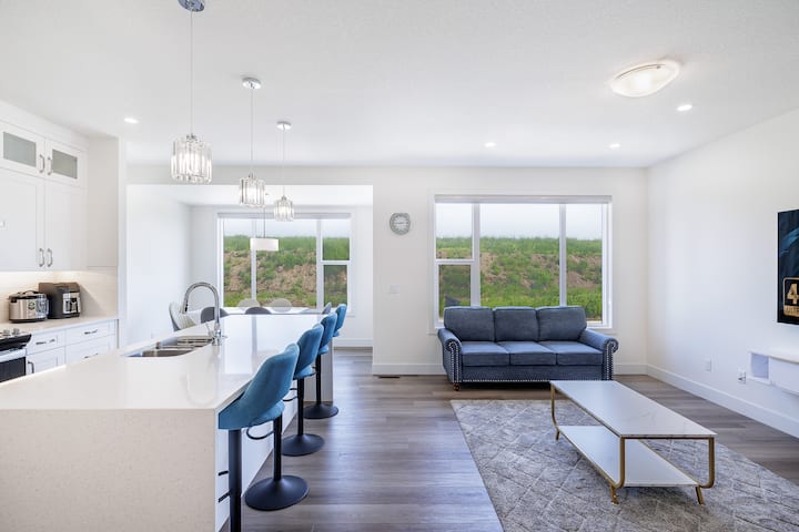 5br House For 10 Near Calgary's Top Attractions - Chestermere