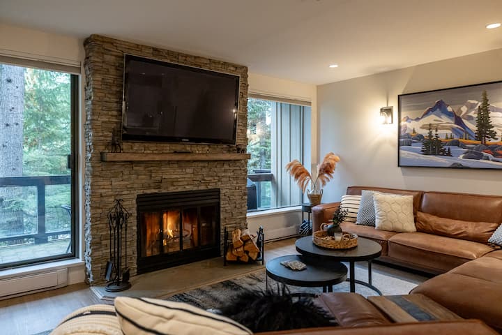 Stunning Upper Whistler Village: Cozy 3br-parking - Whistler