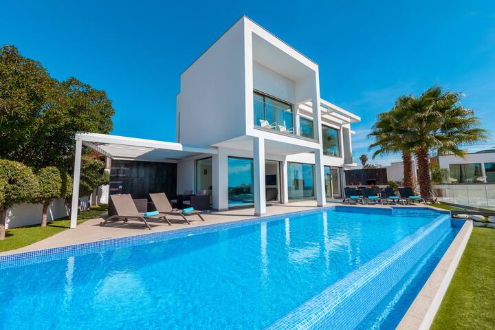 Elegant Villa In Armação De Pêra: Pool,bbq & Wi-fi - Porches