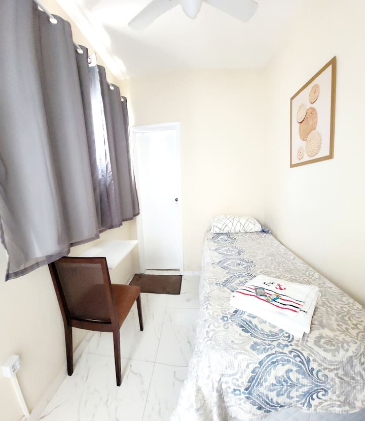 Room With Bathroom In Porto Da Barra/salvador - Barra