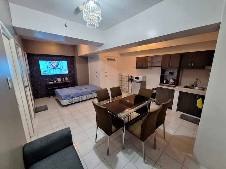 Naya & Darla's 2 Bedroom 8f +Netflix+free Swimming - Tagaytay