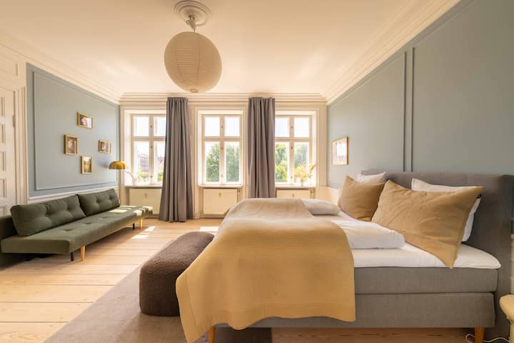 Lovely Apartment Overlooking King's Garden - Copenaghen
