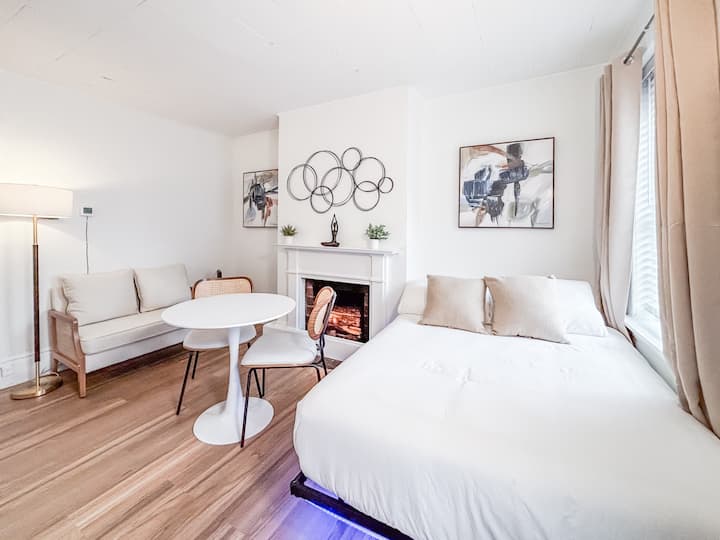 (Mgh9-4) Bright Beacon Hill Studio - Charlestown - Boston