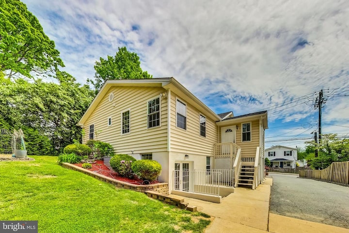 Entire Family-friendly Cozy Unit , Metro Walk - Gaithersburg, MD