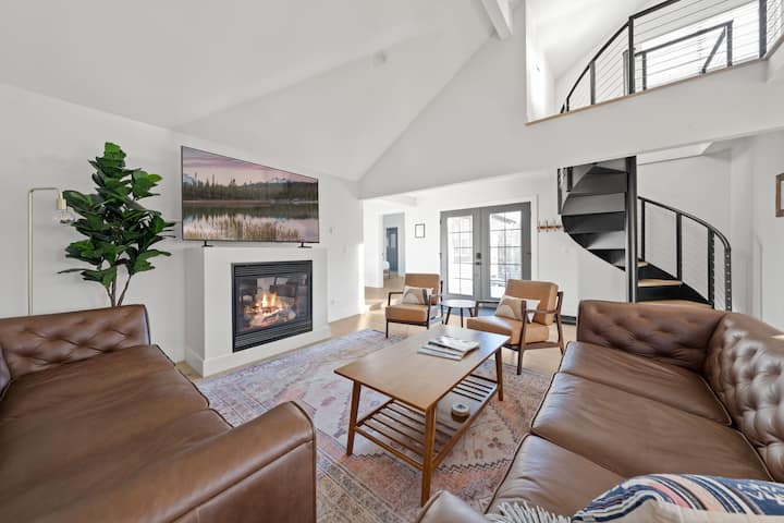 Walkable Downtown Spa Retreat - Bend, OR