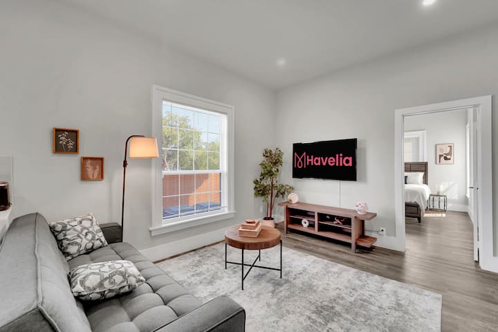 Downtown Dallas 1bd Haven | Walkable - Highland Hills - Dallas