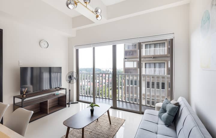 Relaxing And Cozy 2 Bedroom With Balcony - Iloilo City