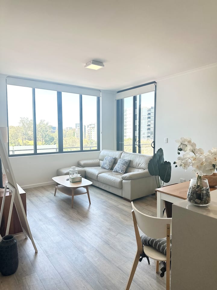 Modern 2-bedroom Apartment In The Heart Of Toowong - Brisbane