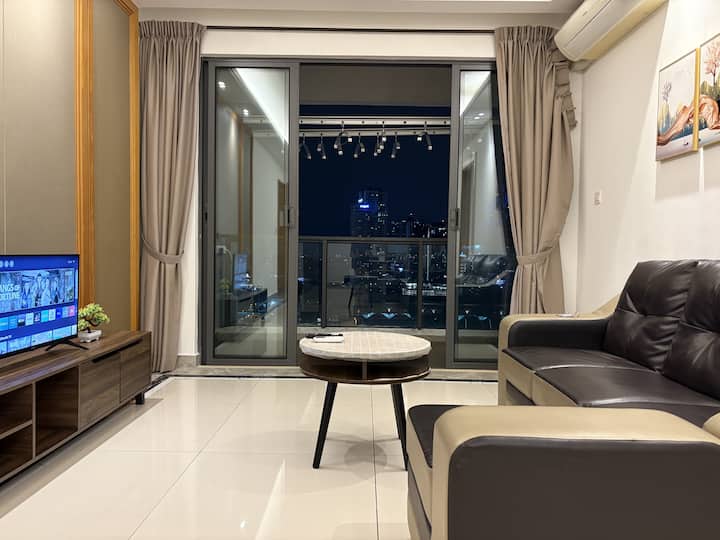 R&f 2b1r City Night View Dual-key Apartment Ciq - Woodlands