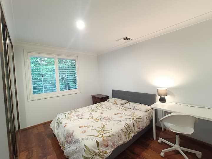 Large Bedroom With Garden View - Parramatta