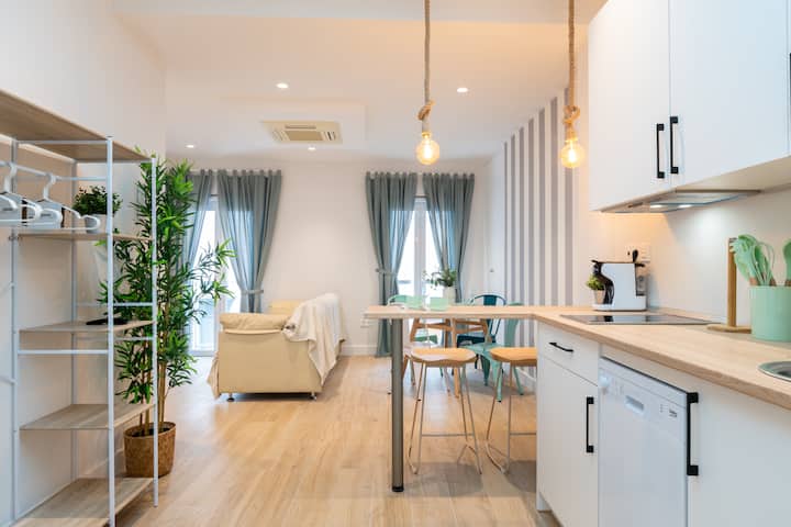 Apartment With Balcony, Center - Sevilla