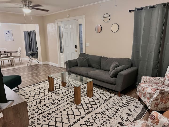 Adventure Coast: 4/2 Near Spring, Beach, Big Yard - Spring Hill, FL