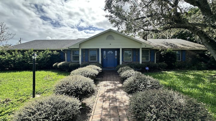 Charming House With 3 Bed/3 Bath In Ft. Pierce, Fl - Fort Pierce, FL