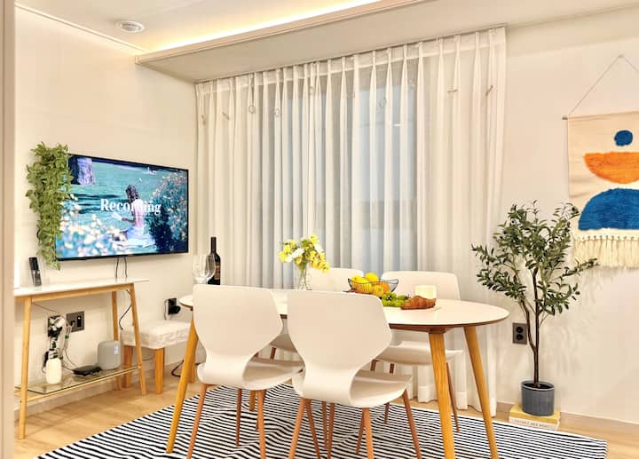 Seoul Historic Stay Near Gyeongbokgung | Spacious - Seoul