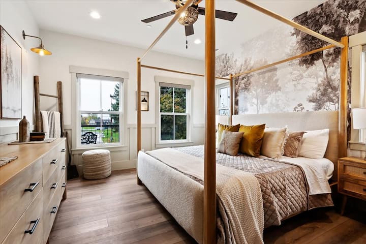 The Oak Room • 2br/2ba Modern Midway Loft - Midway, UT