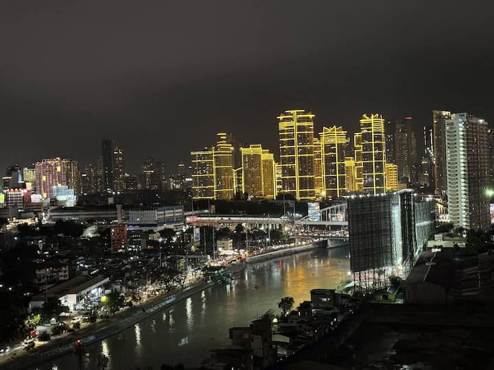 T3 1807 2br Sunshine100 70"tv Pool Karaoke Netflix - Taguig