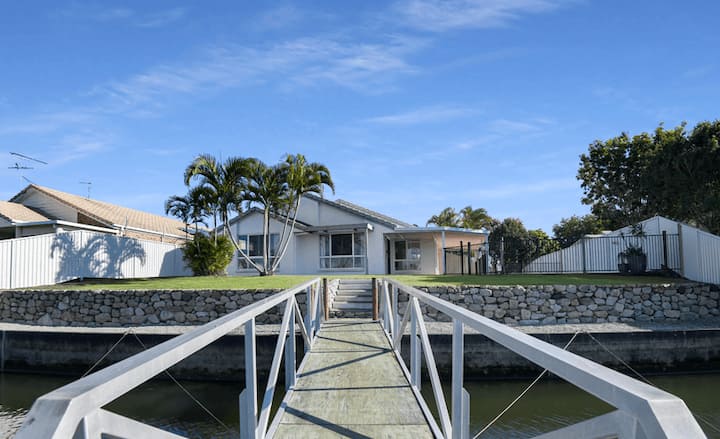 Waterfront W/ Pool + Private Jetty - Bribie Island