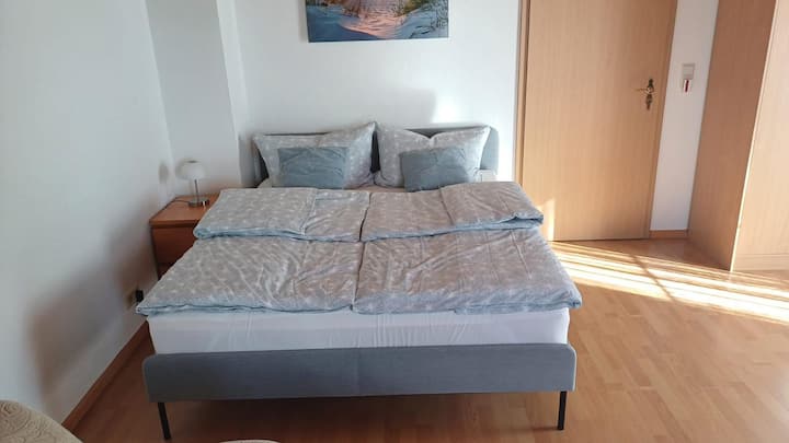 Schöne Wohnung Für 1-4 P.
Nähe Rhein/wald/telekom - Bonn