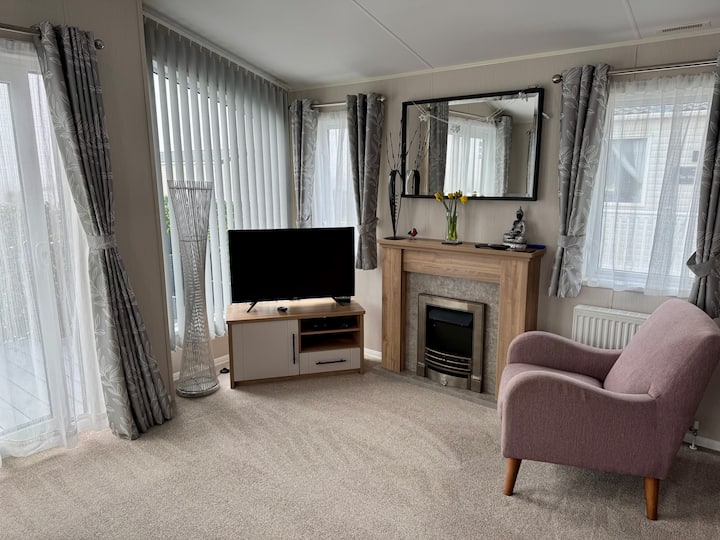 Ken's Den - Whitecliff Bay - Isle Of Wight - Isle of Wight