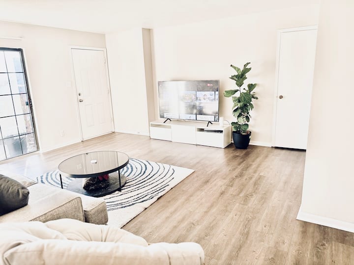 Samba's Apartment - Castleton, IN