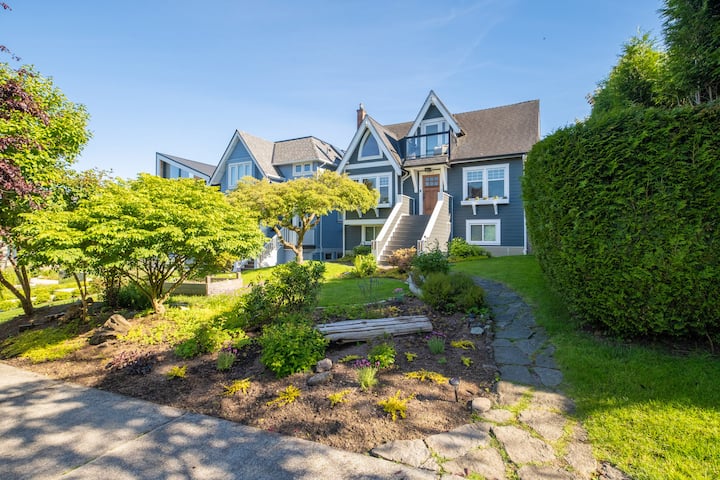 Spacious 3 Br/2bth, Mountain Views - Burnaby