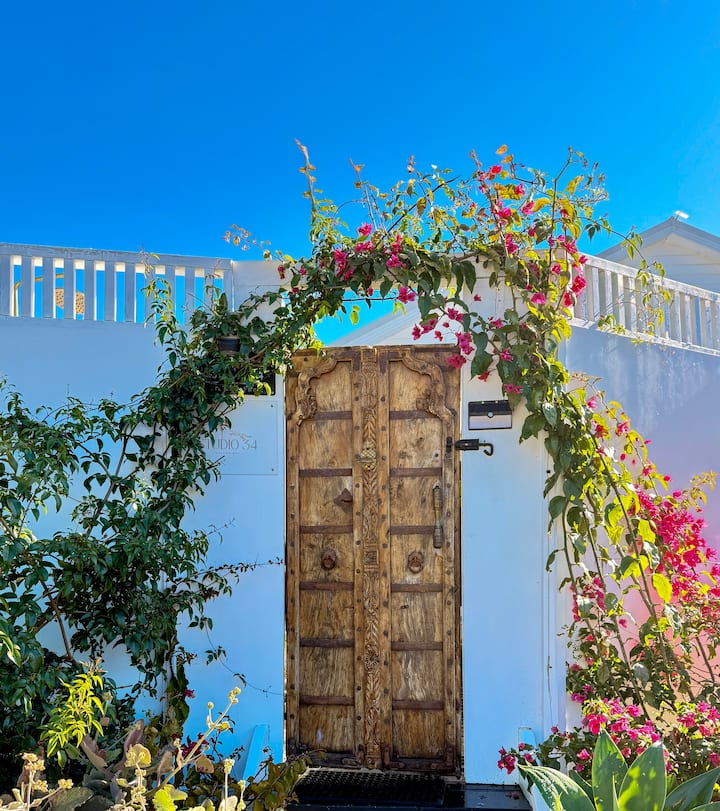 Chic Studio With Courtyard Garden - Nelson Bay