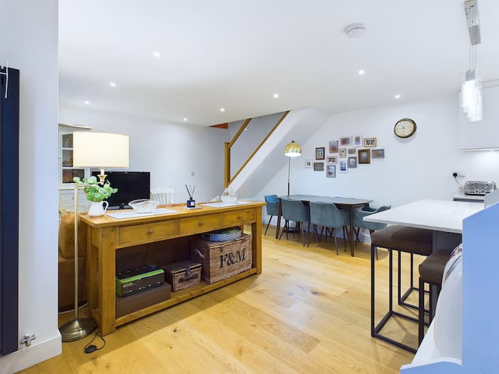 City Centre House With Parking & Garden - Bath