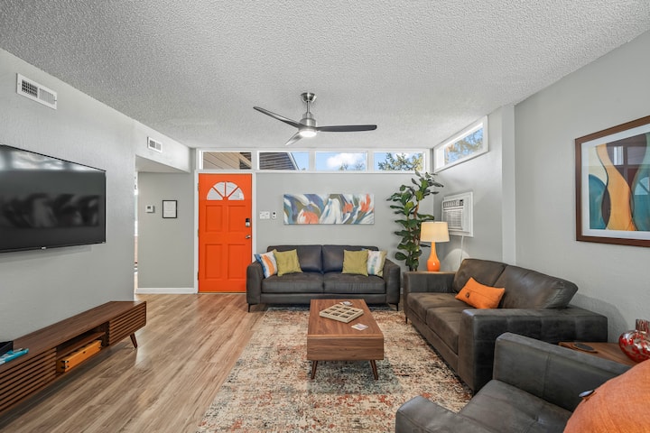 The Jetson | Modern 1960s Mid-century Getaway! - 러벅