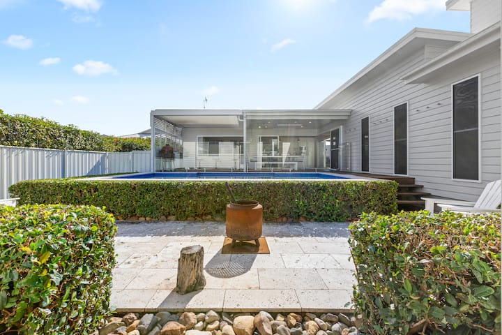 Coastal Oasis Bbq, Fire Pit & Heated Pool Sleeps 8 - Ettalong Beach