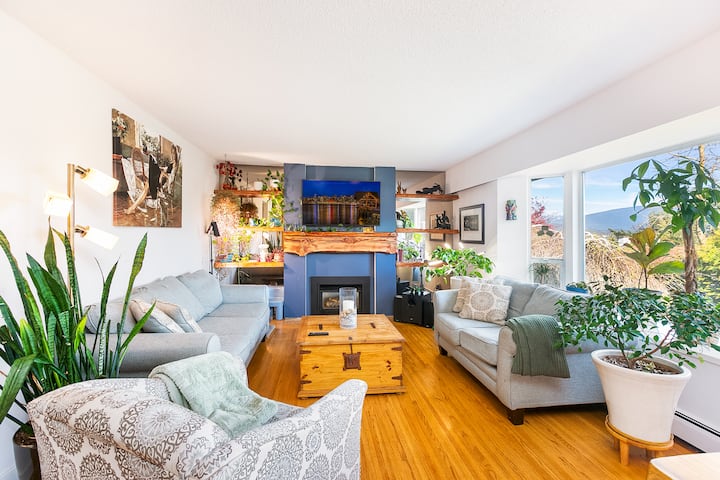 Luxury Country Style Home-3-.•+*hottub And Gym*+•. - Coquitlam