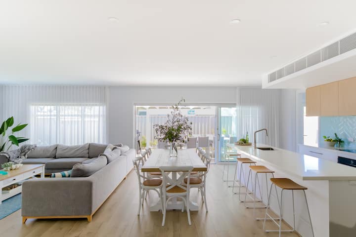 Double Delight - 4pm Check Out Sundays - Mount Martha